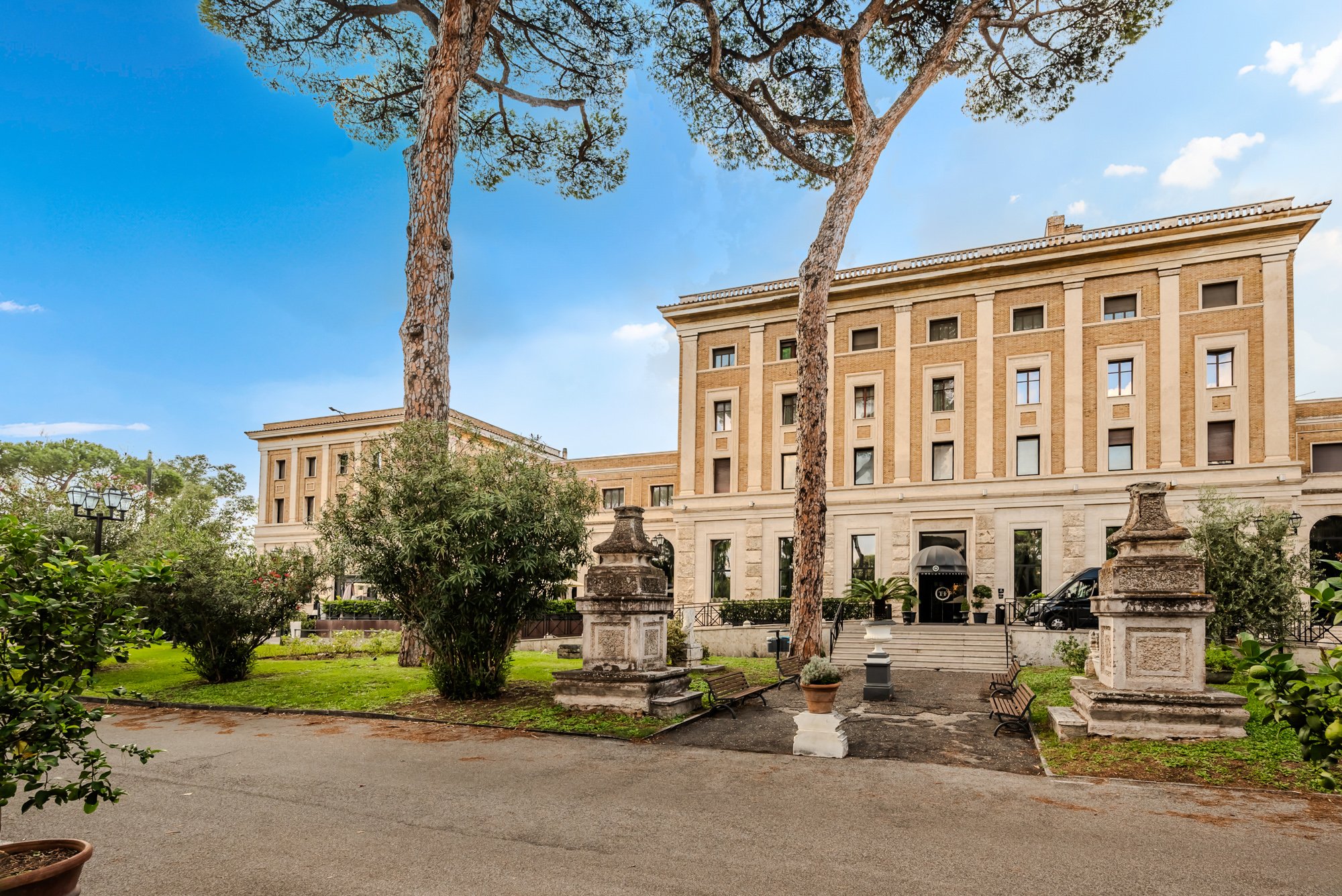 Hotiday Rome Cornelia - Best Price Guaranteed - Hotiday